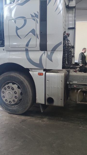 Тягач SITRAK пробный запуск после замены форсунок и уплотнительных колец.