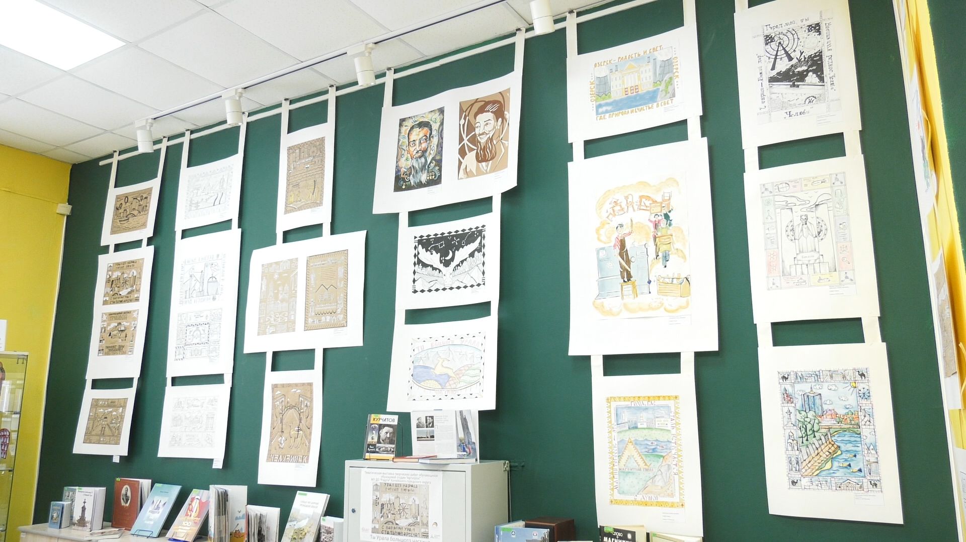 Выставка лубочных картин открылась в библиотеке