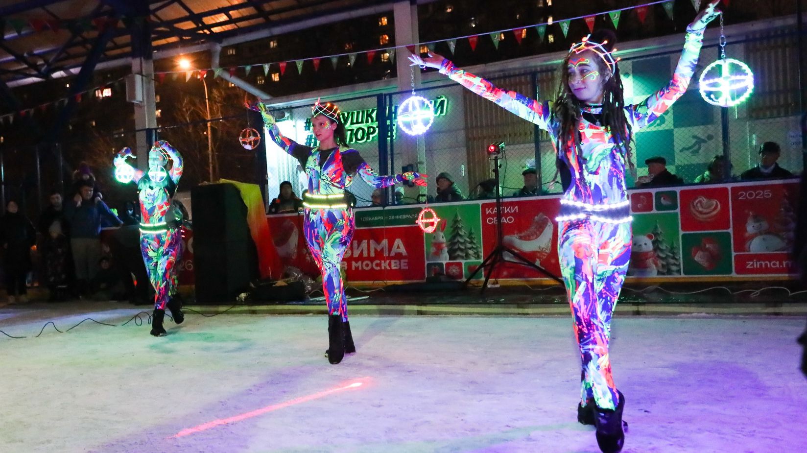 Неоновое шоу "Эйфория" на катке