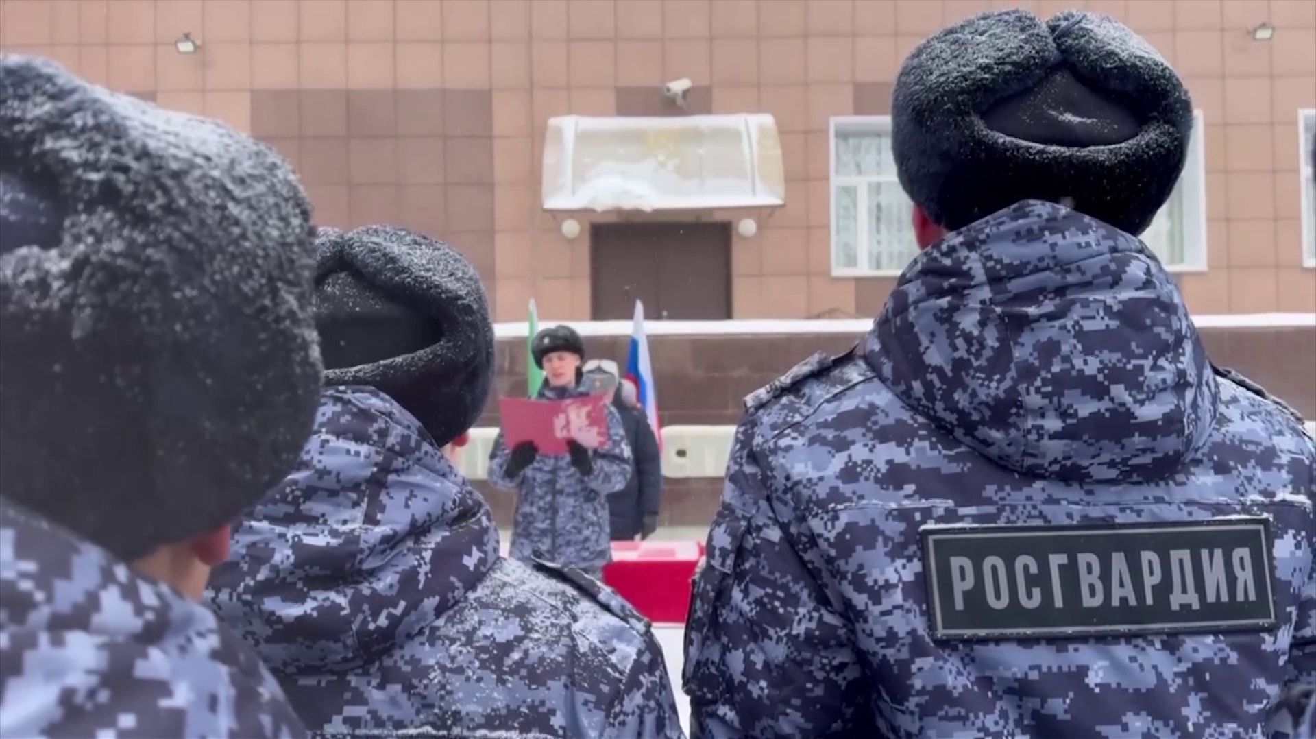 В юбилей Росгвардии: в Новосибирске молодые сотрудники дали клятву на верность долгу