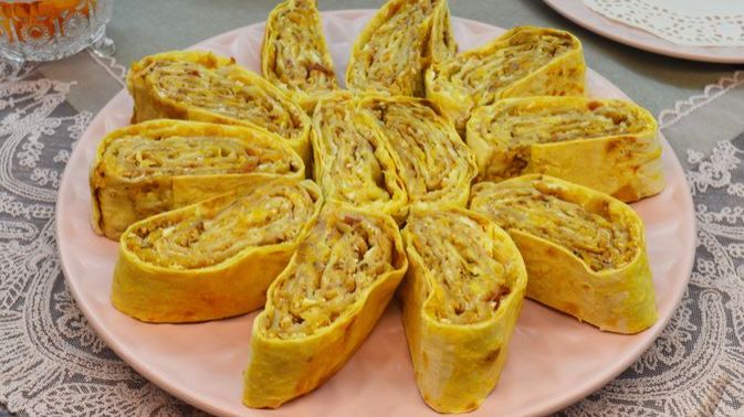 РУЛЕТ ИЗ ЛАВАША С ТВОРОГОМ И ЯБЛОКАМИ