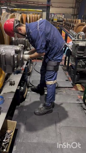 Представляем вам незаменимого помощника на производстве — **экзоскелет PROEXO комплектации ЭКЗО-Корс