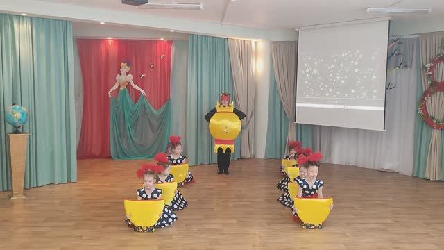 8 Марта в старшей группе "Капельки" Праздничный концерт для мамы и бабушки