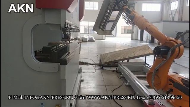 Робот для гибки дверей 1