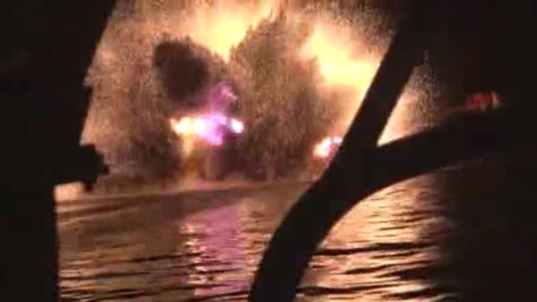 МОМЕНТ ПОДРЫВА ТАНКЕРА США АЛАХ АКБАР И ПРОЧЕЕ.