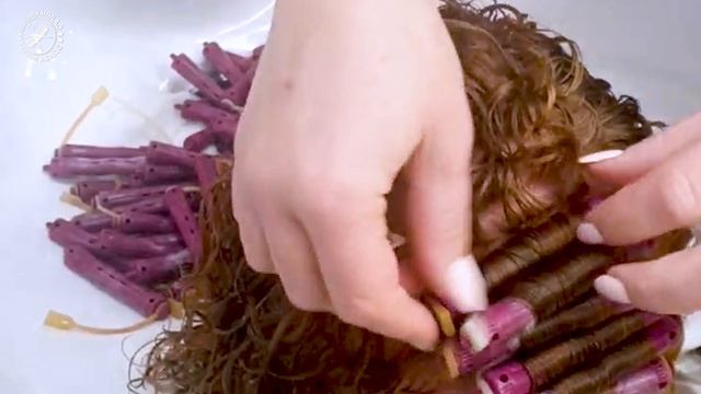 Кудрявая прическа для женщин