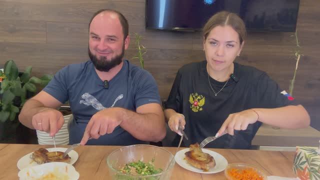 Мукбанг СТЕЙК САЛАТ С РУККОЛОЙ И ТУНЦОМ/МУКБАНГ РОССИЯ