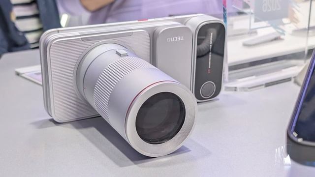 Tecno представила концепт модульного смартфона на выставке MWC 2026