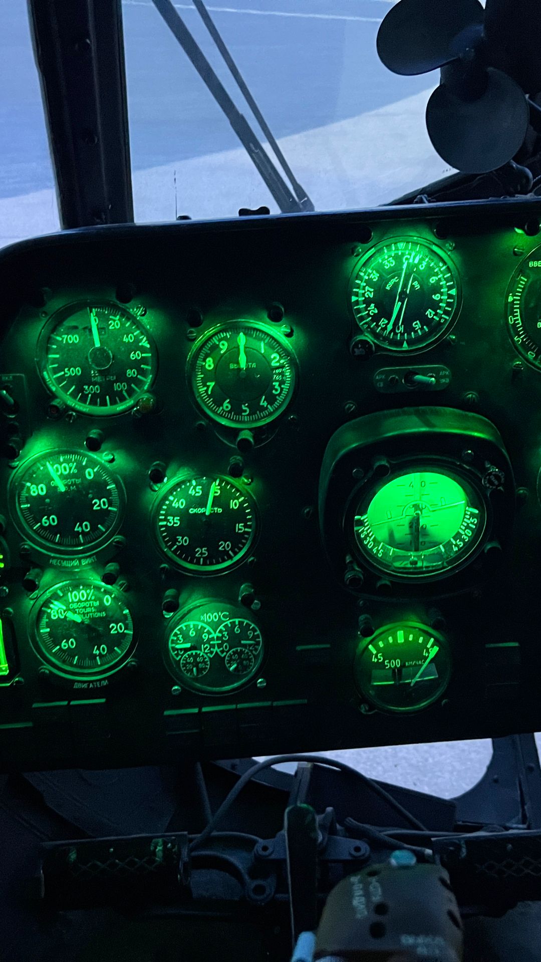 Полет на авиатренажере вертолета Ми-8: Экстремальные развлечения Агентства Экстрима АХАА