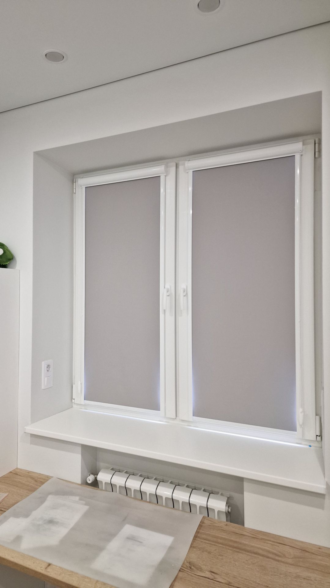 Ткань Респект блэкаут. Светло-серый.. Кассетные рулонные шторы с направляющими