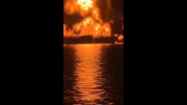 Иран атаковал два танкера и контейнеровоз.