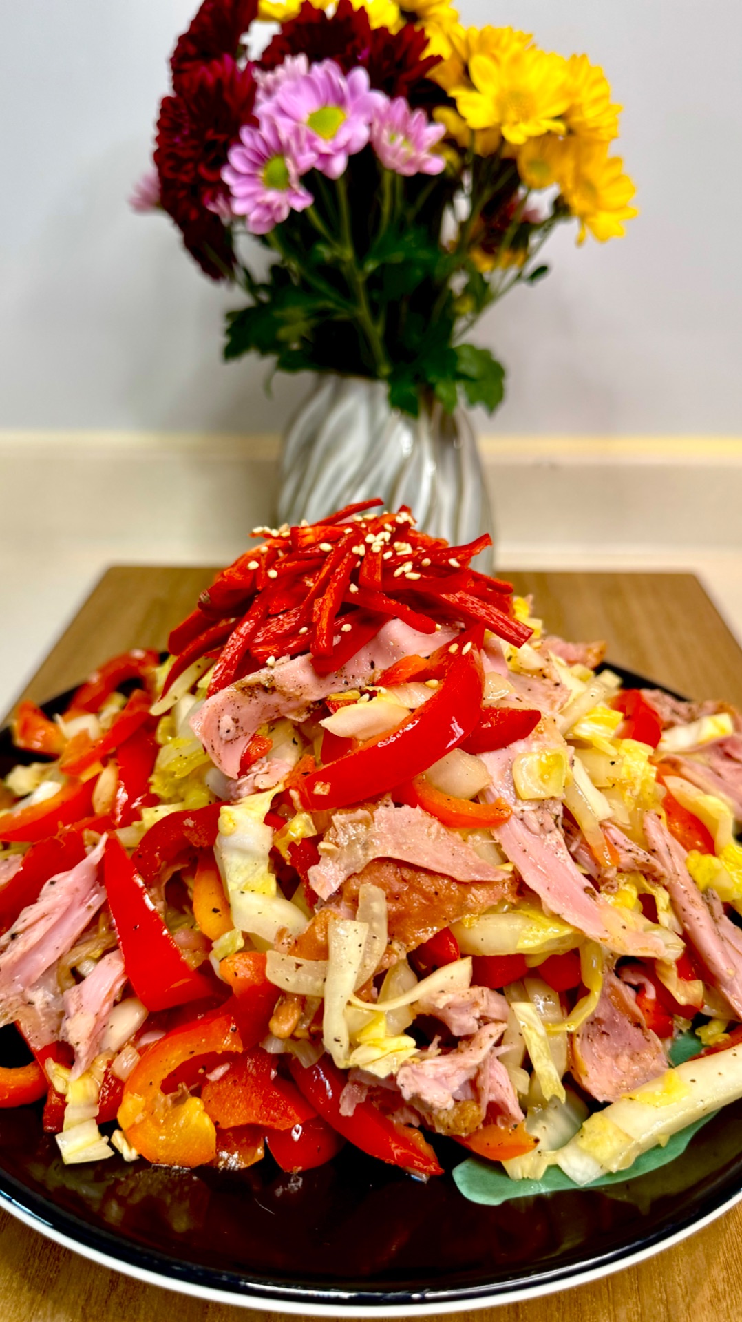 Теплый корейский салат с пекинской капустой и копченой курицей!