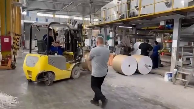 Крутит колесо, промышленность страны