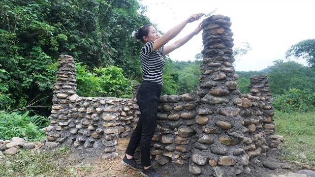 Строю каменный свинарник для разведения свиней. Возвожу каменные столбы. Серия 6. Се