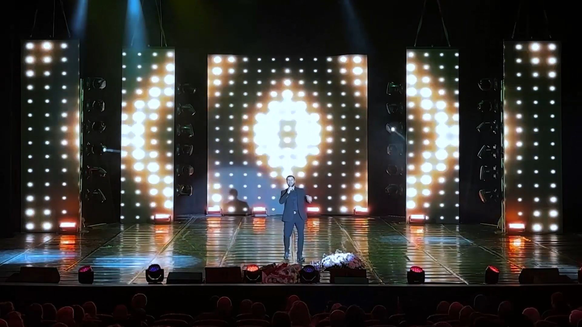 «Аьрщи ва агьлу».  «С праздником, милые дамы»