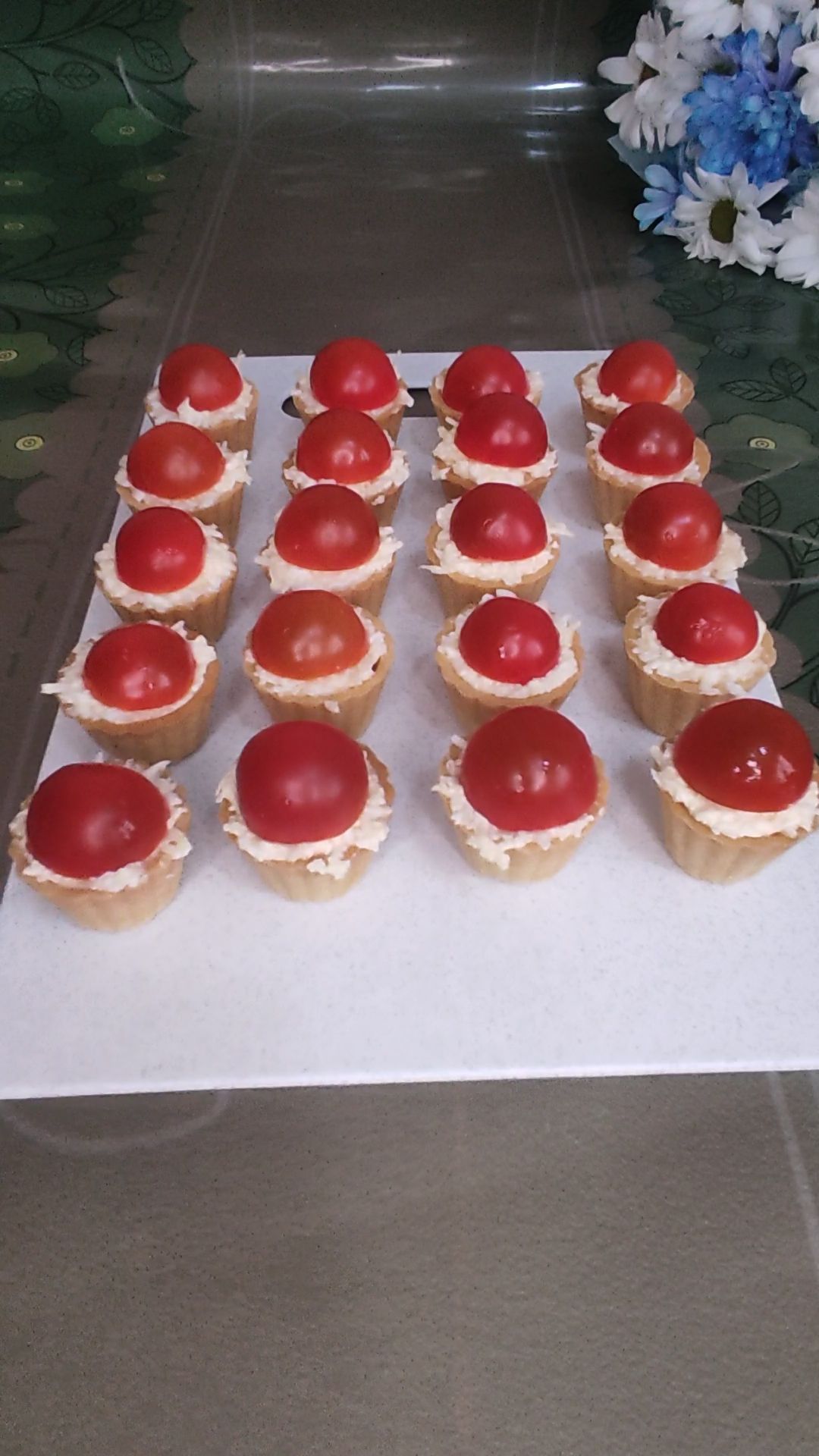 Закуска-пятиминутка, которая разлетается первой! 🍅🧀