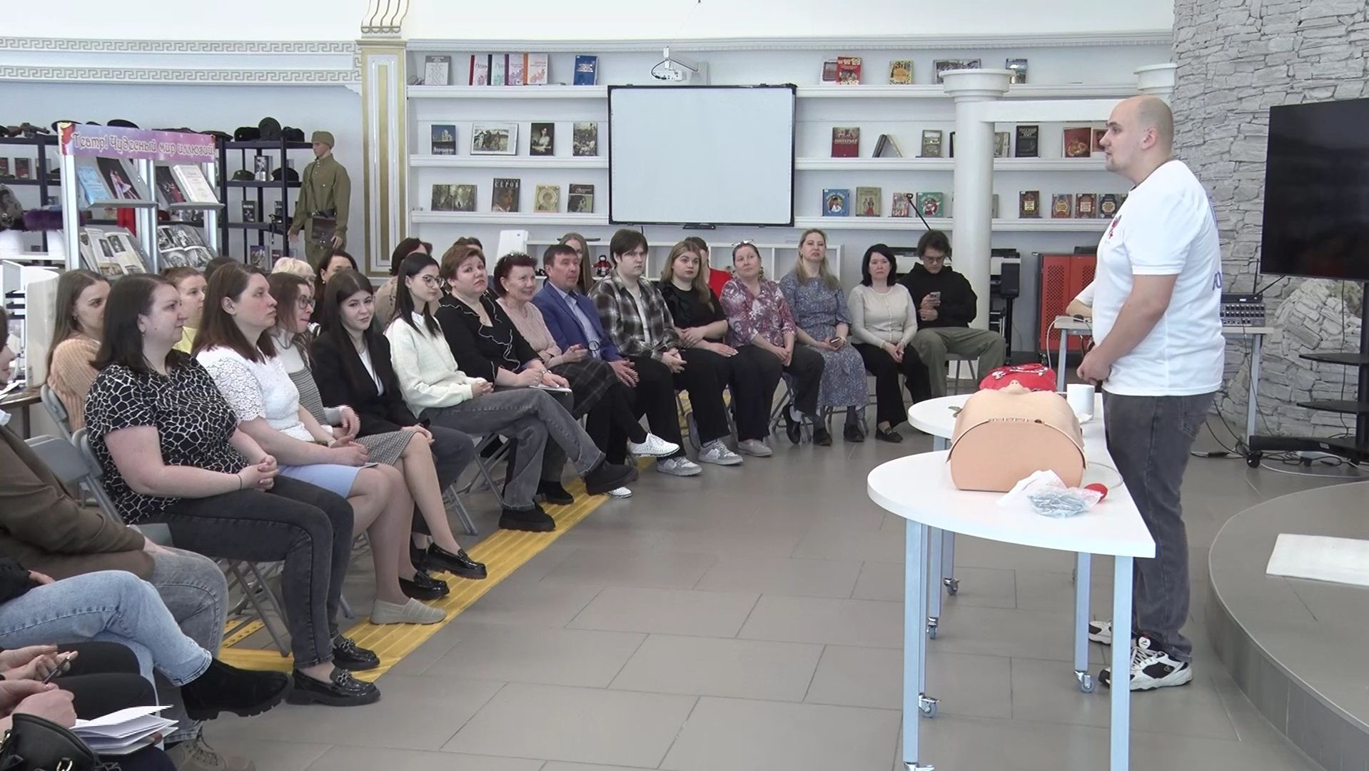 Библиотекарей Советского района обучили оказанию первой помощи