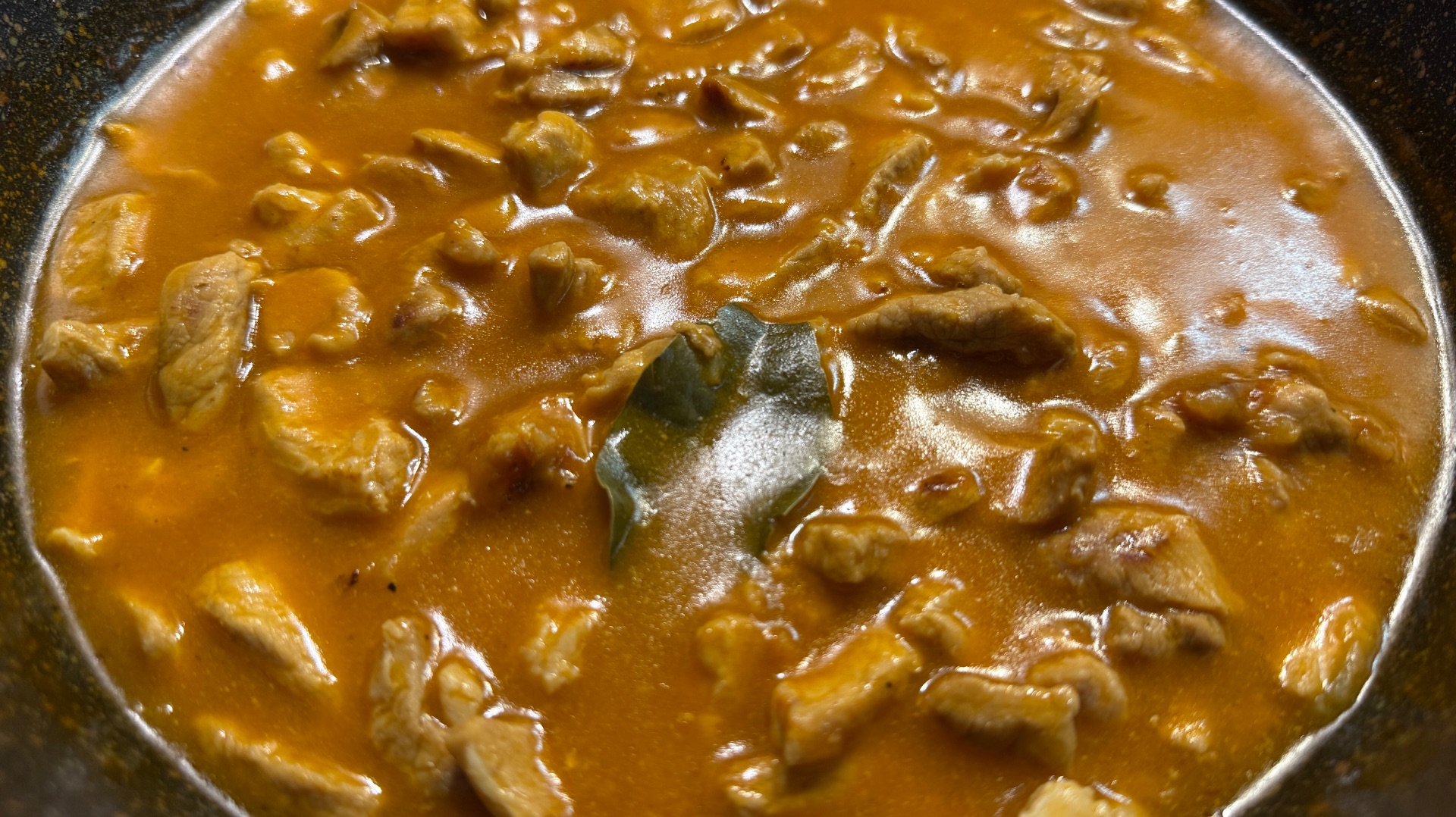 ГУЛЯШ из свинины с подливкой — очень вкусно!