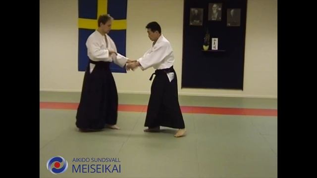 14.Gyaku Hanmi Zempo Gedan Sotokaiten Sankyo, Shishiya Sensei, S