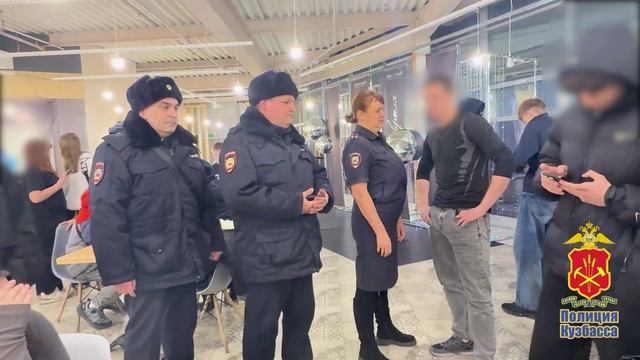 Кемеровские полицейские провели рейд в одном из крупных торгово-развлекательных центров