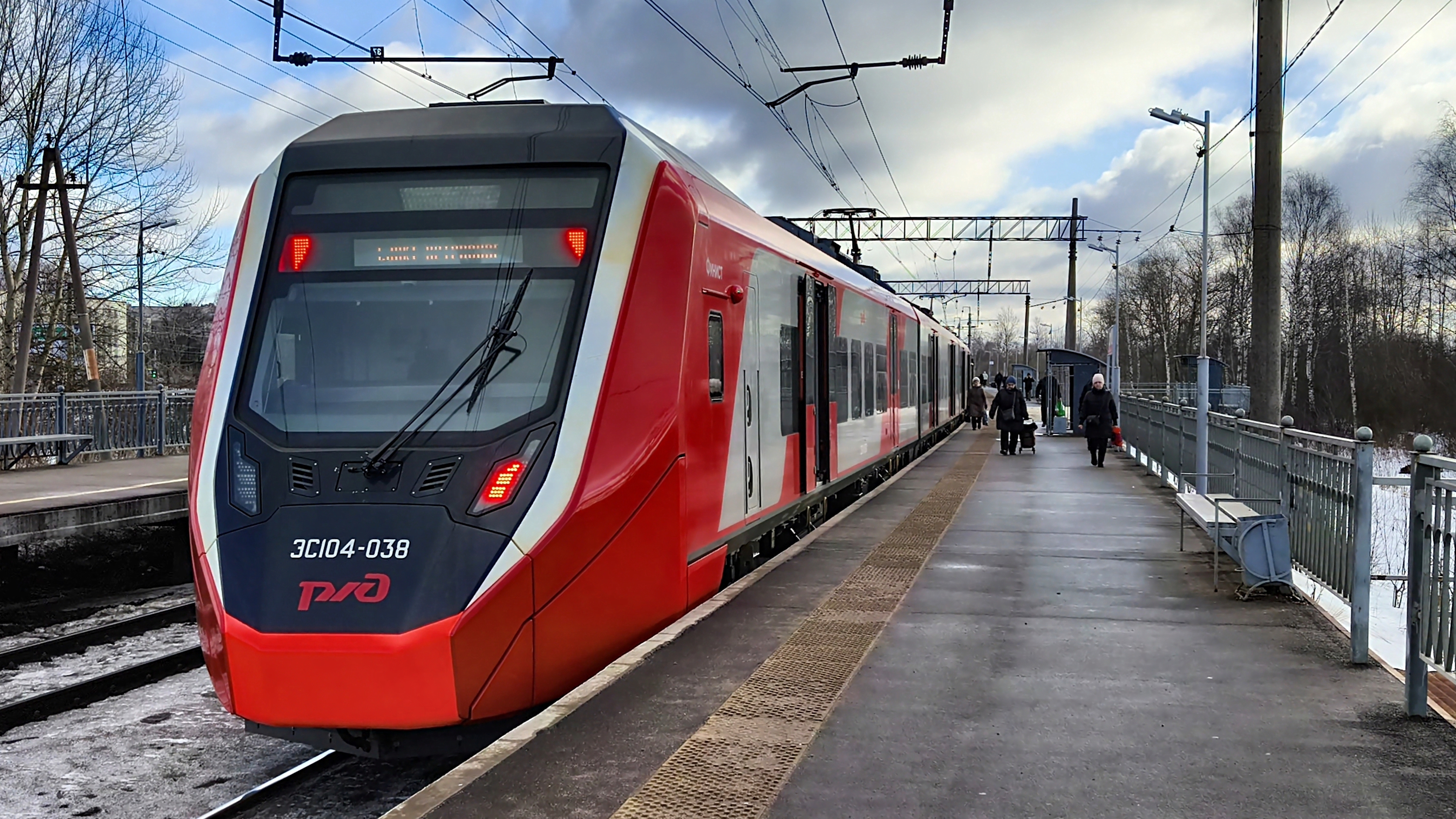 ЭС104 038 "Финист" сообщением Калище - Санкт-Петербург на пл. Сосновая Поляна