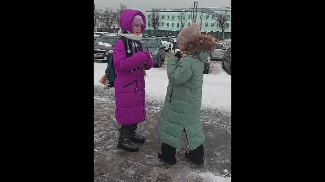 Вокзал в Смоленске. Ждем поезд Ласточку. Игры и развлечения.