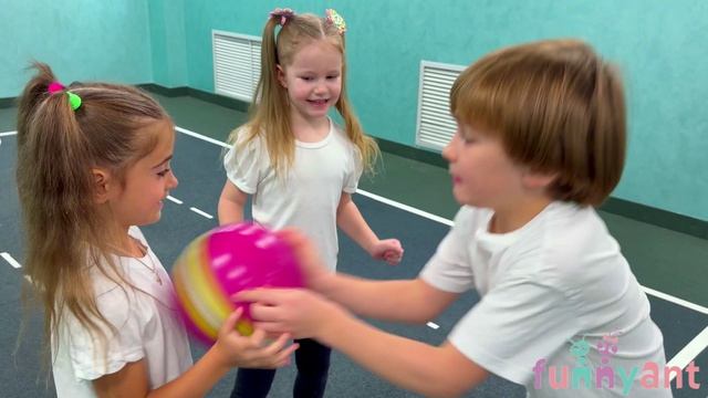 Игры с мячом у старших дошкольников Funny Ant Malahovka
