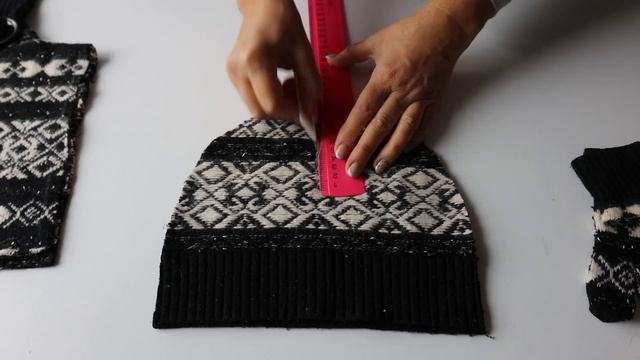 А я делаю из одного свитера 3 нужные вещи