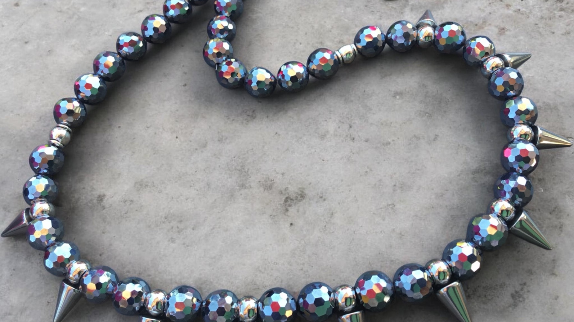 Колье с терагерцовыми бусинами