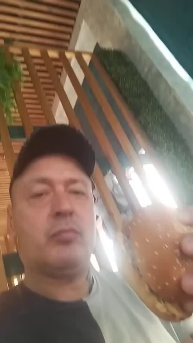 Заглянули в кафешку