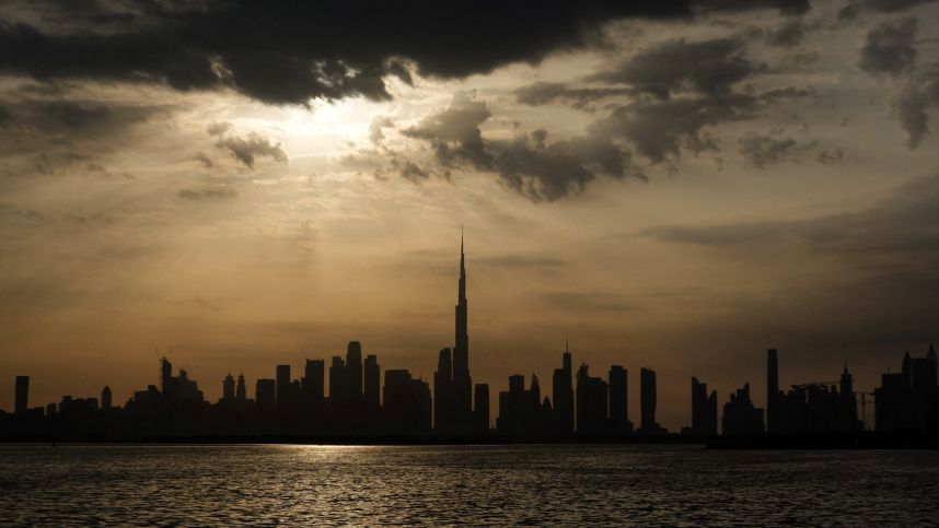 Дубай пустеет: туристы покидают город из-за эскалации на Ближнем Востоке
