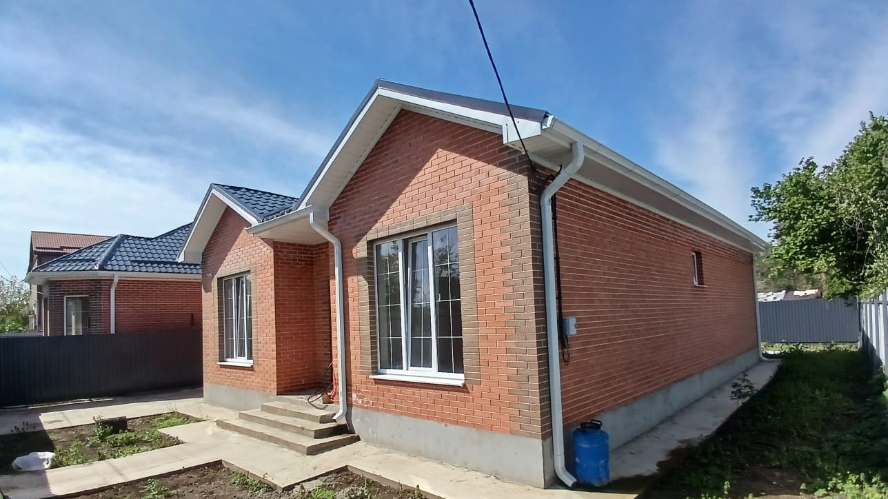 КРАСНОДАР, ХУТОР ЛЕНИНА, СТ. ДРУЖБА. ДОМ 107 КВ. М. НА 4 СОТКАХ ЗЕМЛИ.