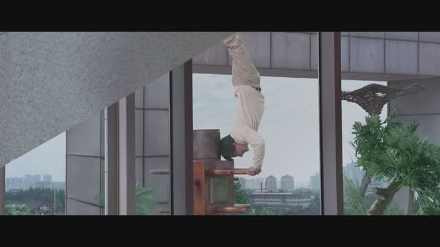 Кунг Фу Йога: "Он всегда такой энергичный?" "В первый раз!"