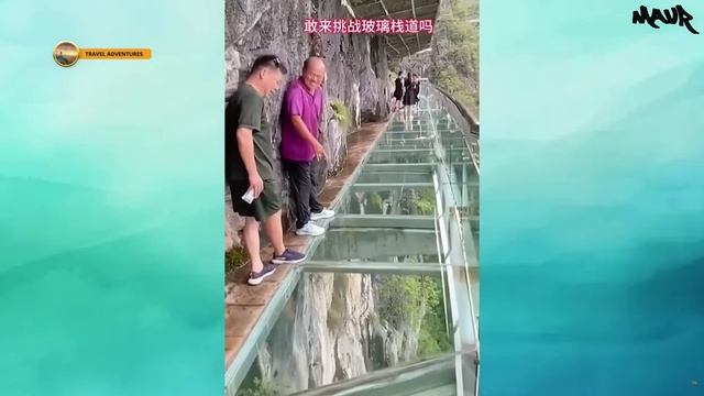 КИТАЙ. Люди боятся переходить стеклянный мост | Эффект трещины на стеклянном мосту