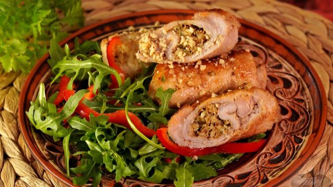 МЯСНЫЕ РУЛЕТИКИ С ОРЕХАМИ И СЫРОМ