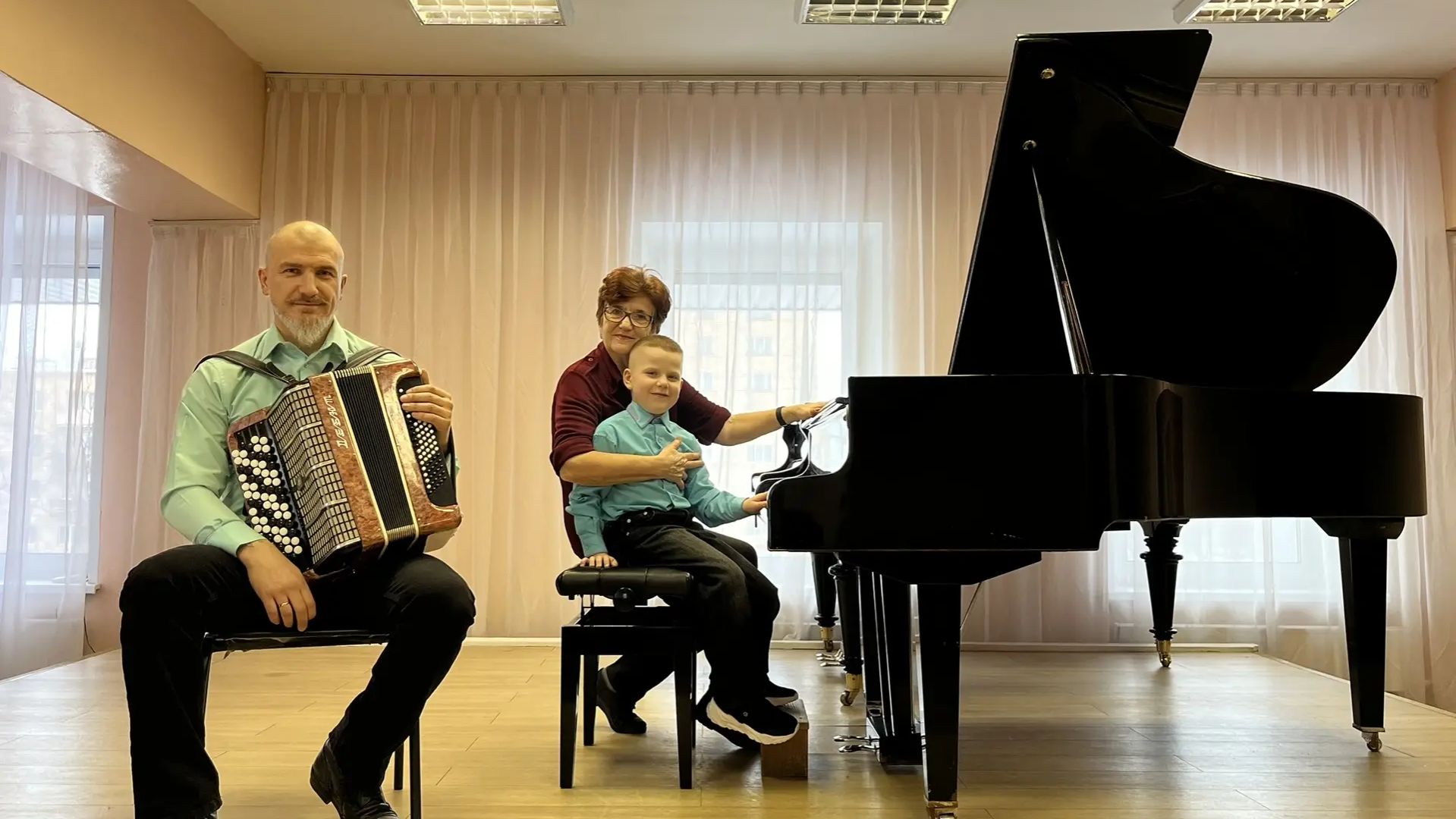 Тихонов Север и Тихонов Евгений Андриянович. Укр.нар.песня " Ой ты, дивчина".