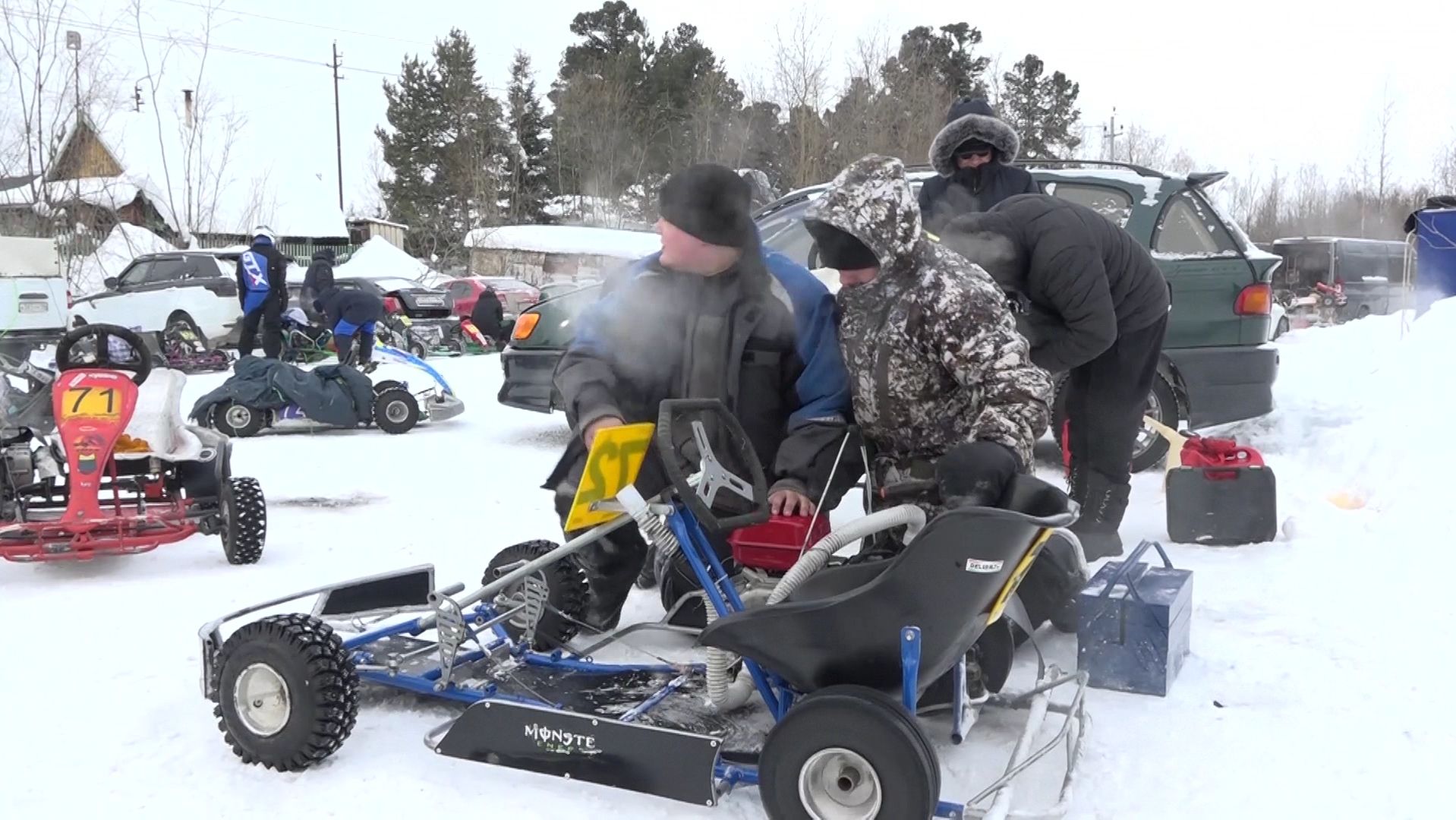 В Пойковском прошли соревнования по зимнему картингу
