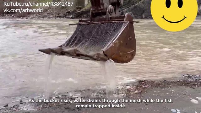 Мужчина применяет феноменальные техники рыбалки и создаёт сумасшедшие ловушки для рекордного улова!