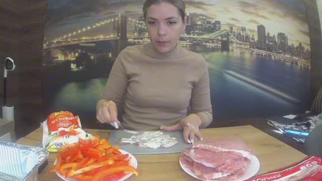МЯСНЫЕ РУЛЕТЫ В БЕКОНЕ/ВЕЧНАЯ ПРОБЛЕМА ЖЕНЩИН ЧТО ПРИГОТОВИТЬ/РУЛЕТЫ ИЗ СВИНИНЫ С ПЕРЦЕМ