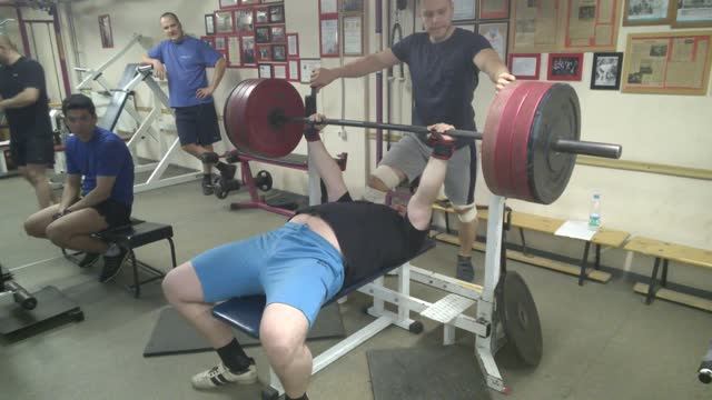Жим лежа за неделю до Кубка Балтики - Д. Спиридонов. Спортстудия