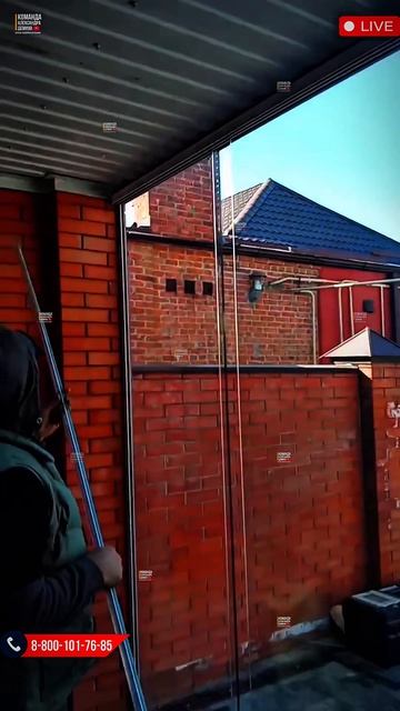 Монтаж безрамного остекления комнаты отдыха