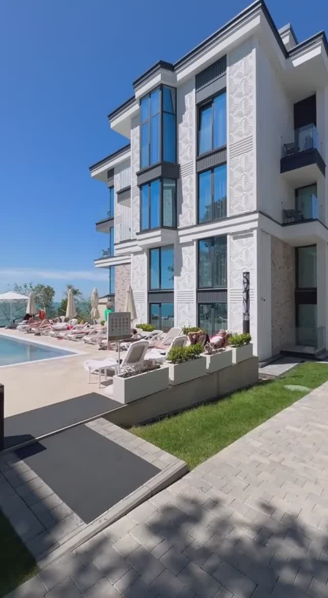 Сочи, в продаже двухуровневый номер на первой береговой линии. Мечта!