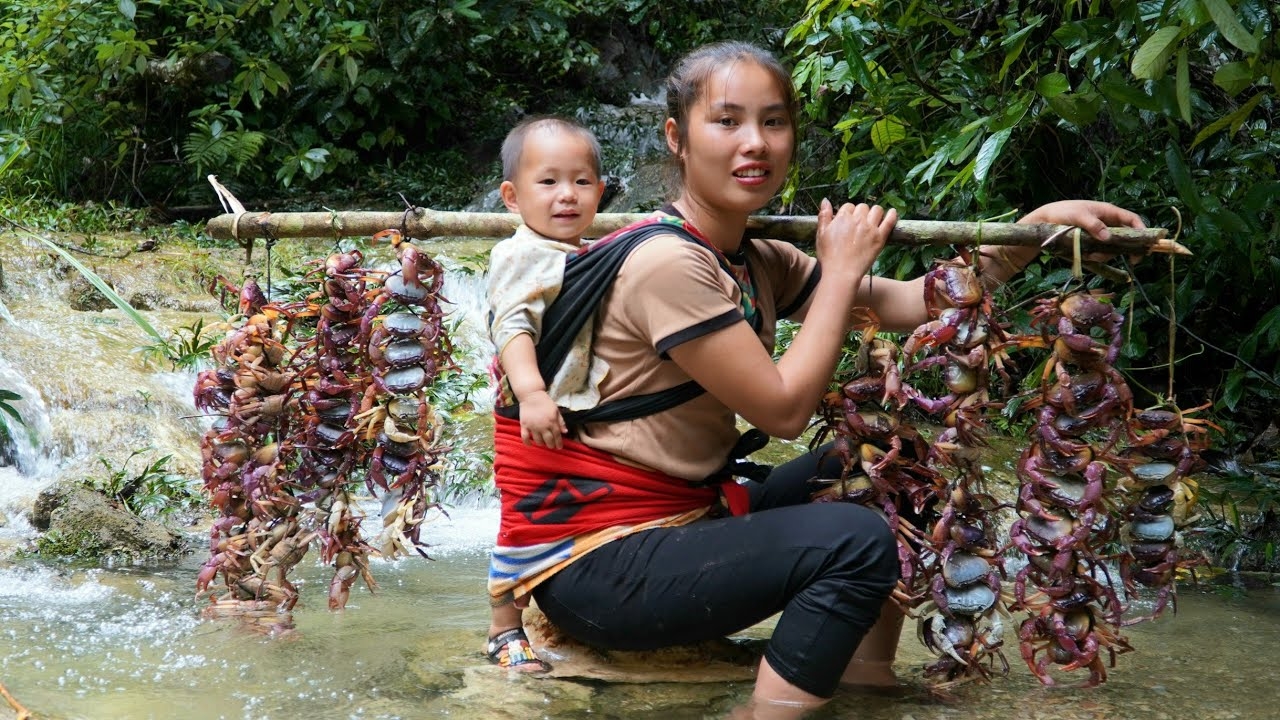 Мама поневоле. Дуонг. Ловлю каменных крабов для продажи и приготовление пищи с детьми. Серия 86