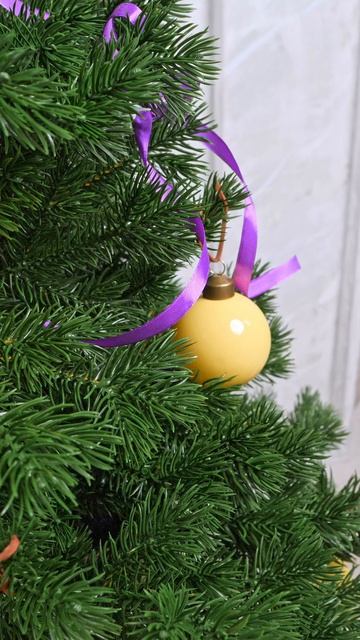 Ель МЕТЕЛИЦА 60_90см (жёлтые игрушки)