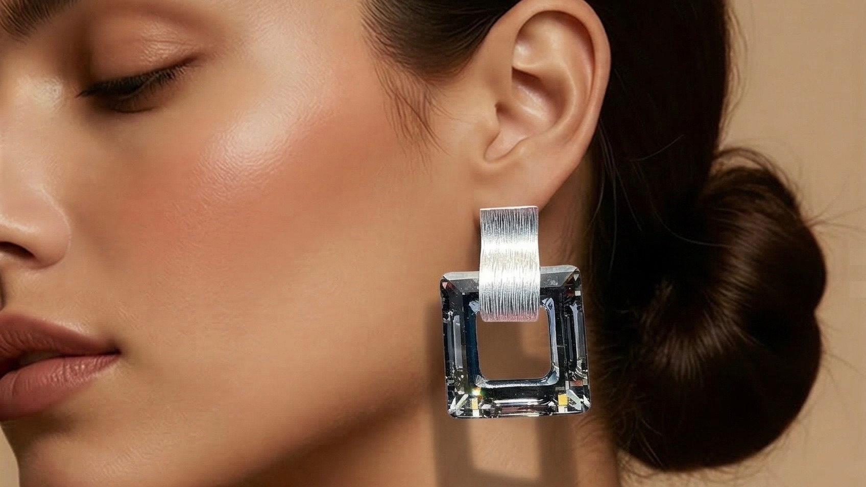 Геометрические серьги-гвоздики с кристаллами Swarovski, Матовое серебро, Минималистичный дизайн