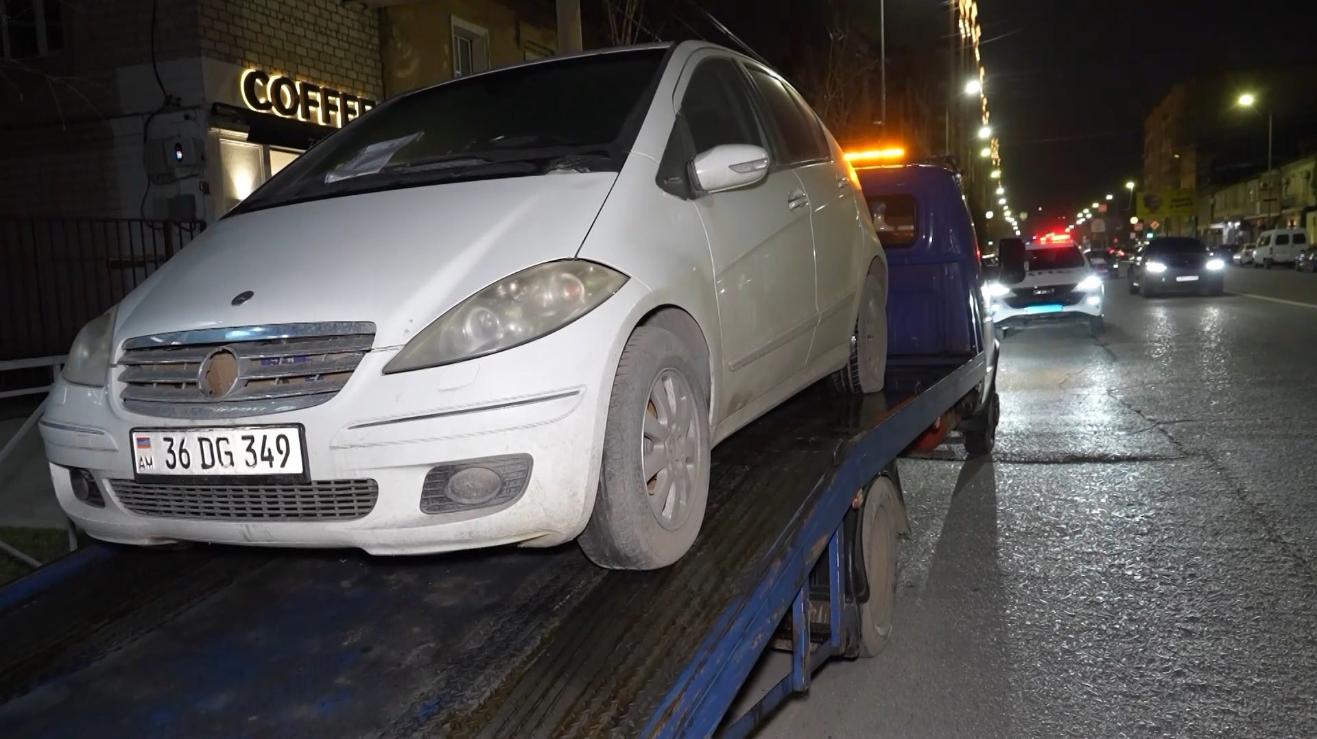 В Махачкале продолжают убирать брошенные и разукомплектованные машины с улиц