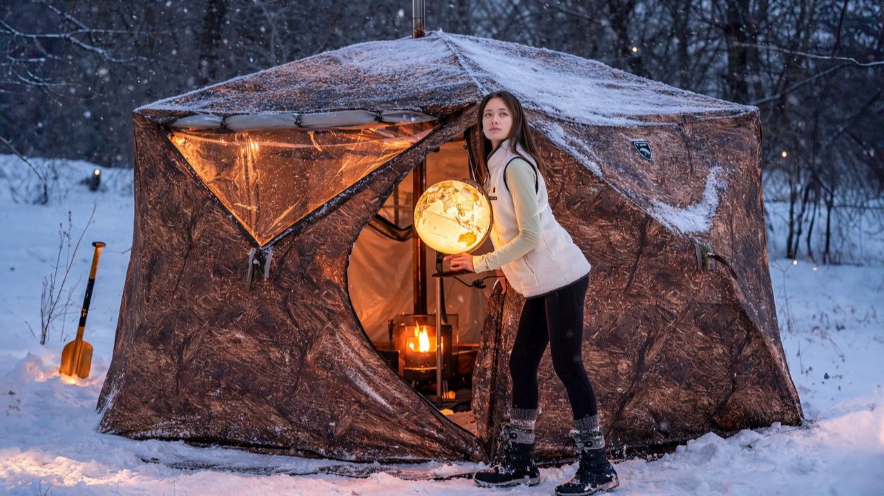 Отдых в снегу с моими кошками Расслабляемся в теплой палатке Дровяная печь.