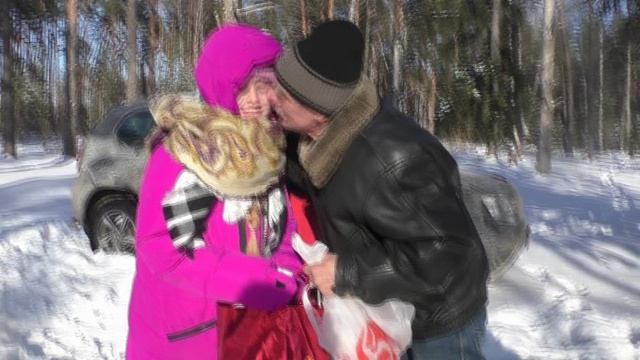 Праздничный день. Застолье в лесу Березки.