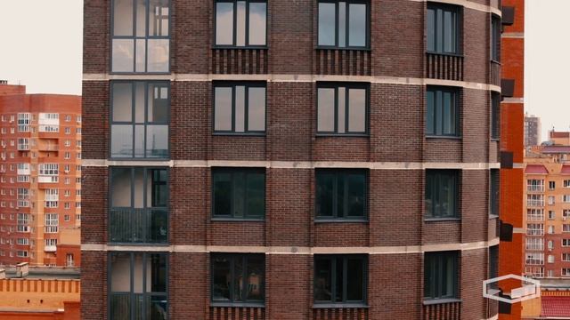 Обзор объекта из кирпича «ЛИКОЛОР» ЖК «Флагман Холл» облицовочный кирпич «Графит Лава» 1НФ и 0,5НФ.