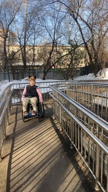 Спускаемся с пандуса/Дашуля